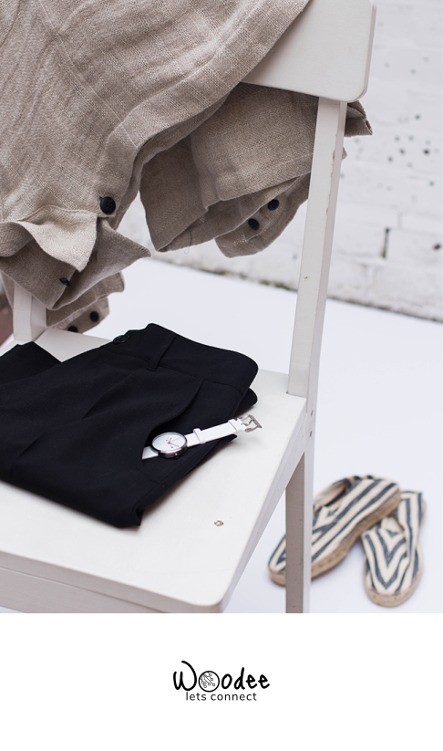 Woodee background with chair | RossAi